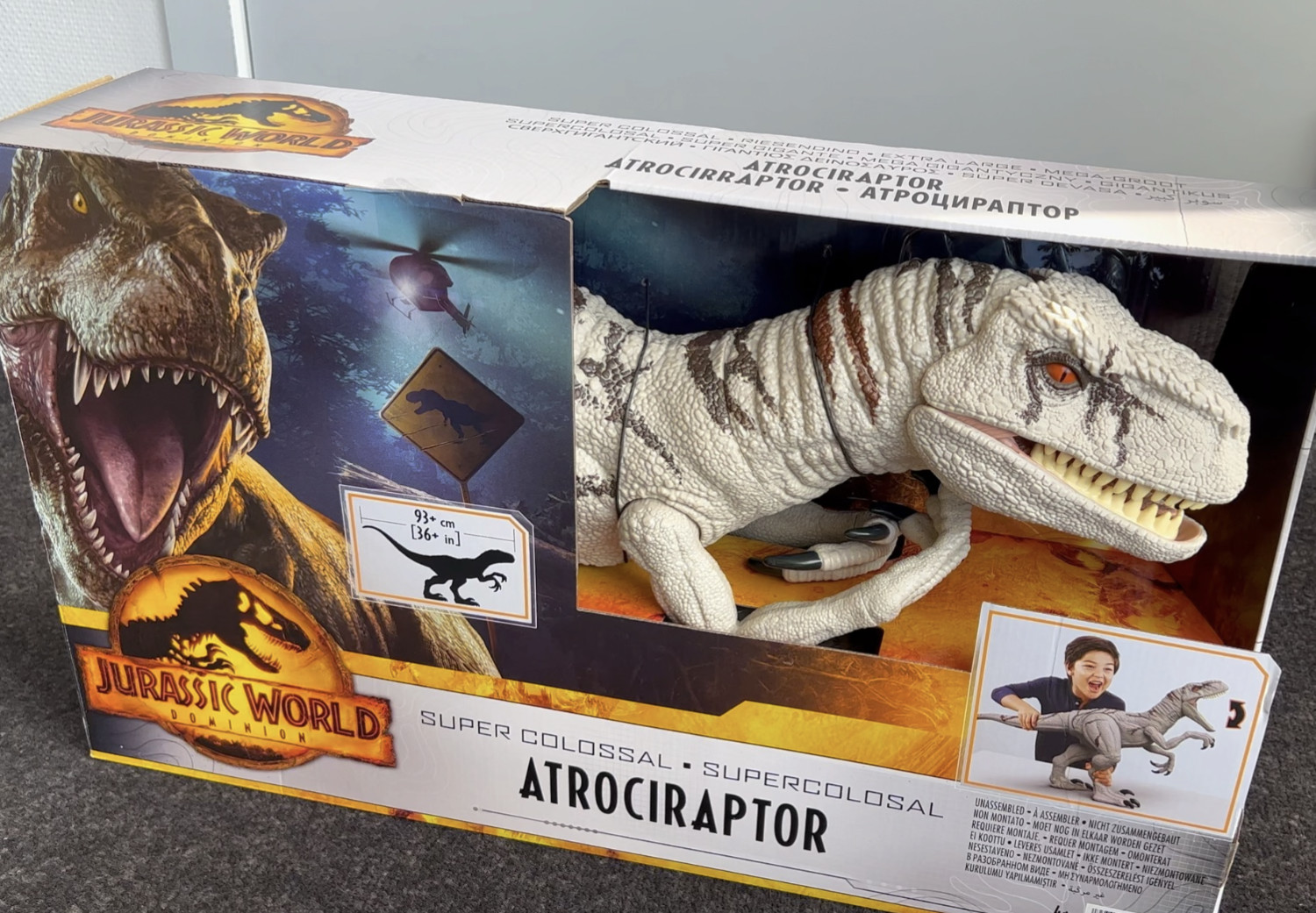 What’s a Super Colossal Speed Dino? | Jurassic Toys