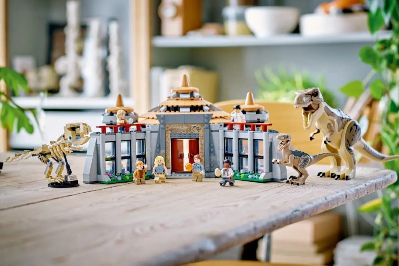 All the LEGO Jurassic Park Visitor Center easter eggs! | Jurassic Toys